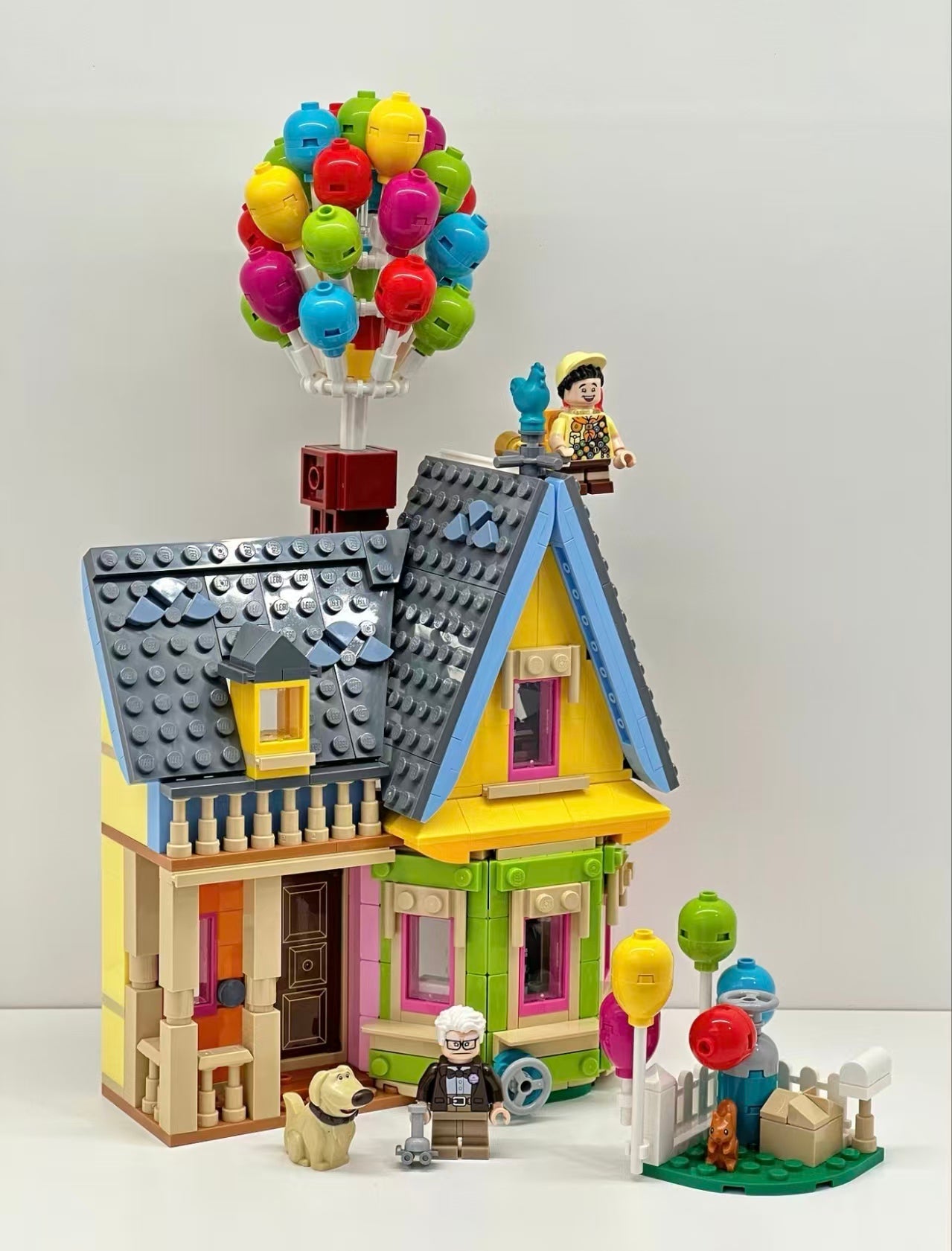 LEGO Display Frame for ‘Up’ House (43217): A Whimsical Ode to Adventur ...